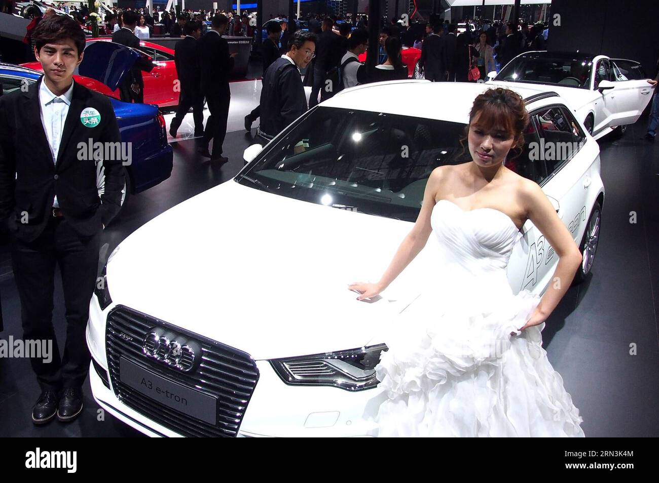 China auto show models hi-res stock photography and images - Alamy