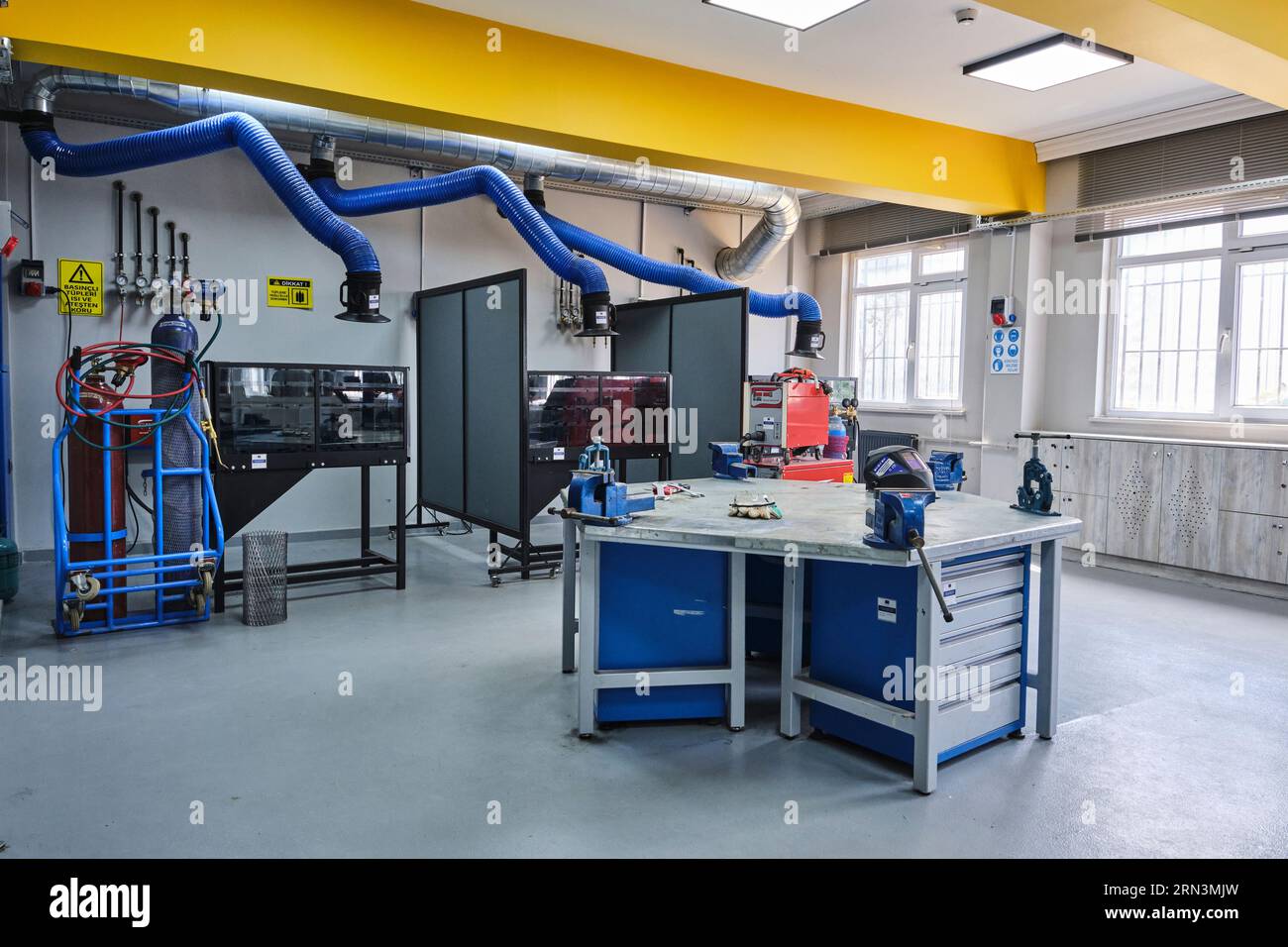 Laboratory class room hi-res stock photography and images - Alamy