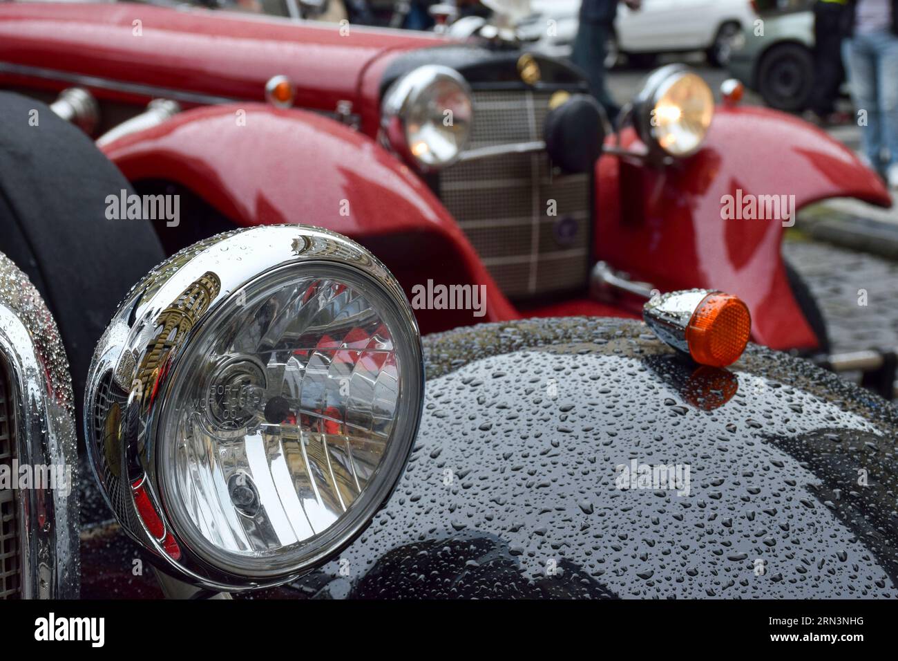 Antique chrysler emblem hi-res stock photography and images - Alamy