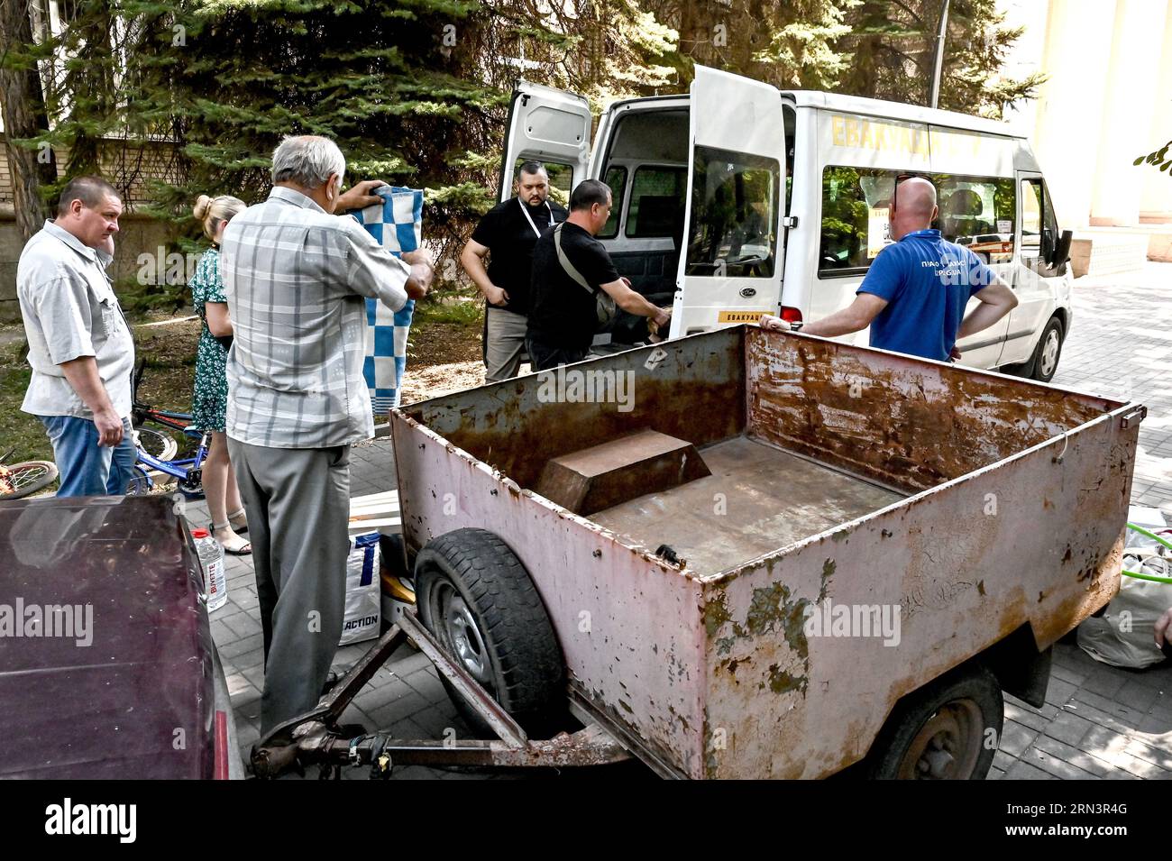 Evacuation team hi-res stock photography and images - Alamy