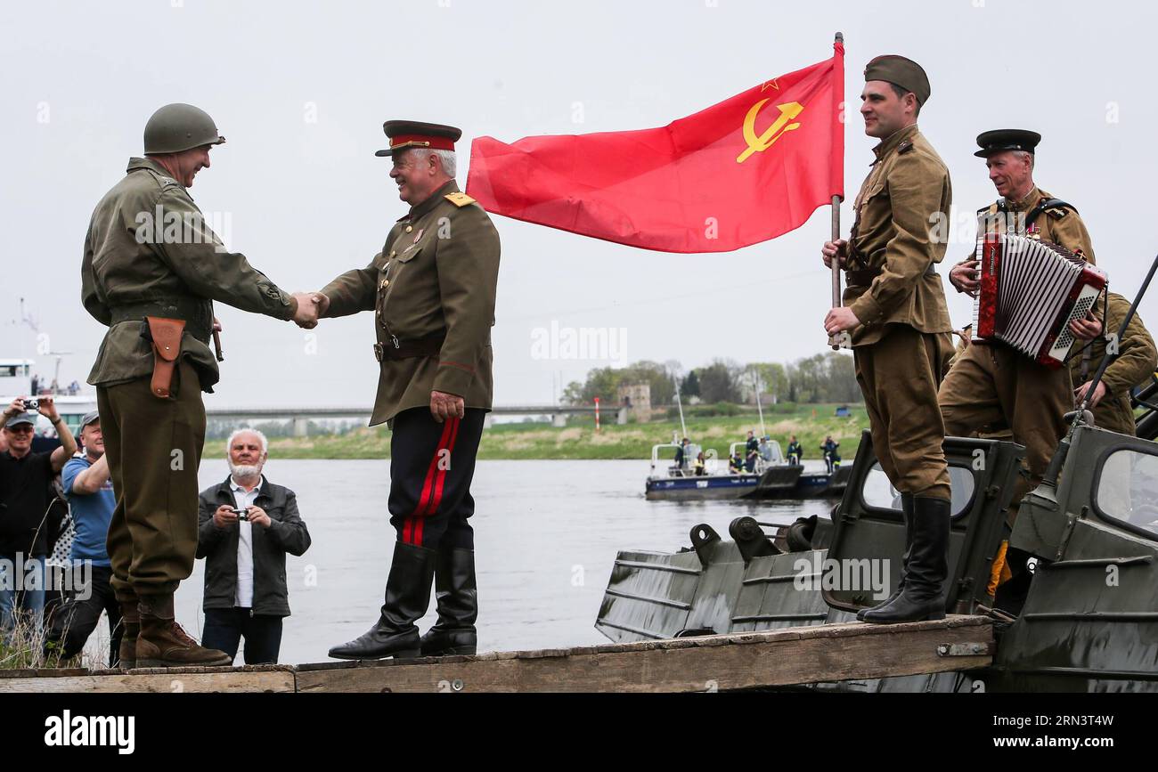 Amateur actors re-enact the famous meeting of Soviet and American ...