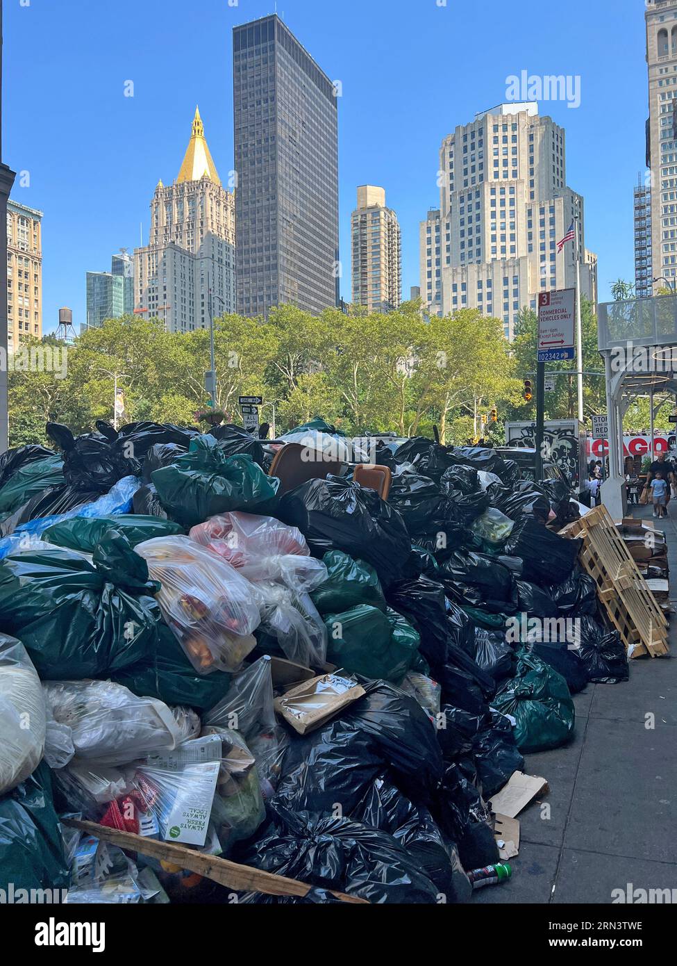 City pick up hi-res stock photography and images - Alamy