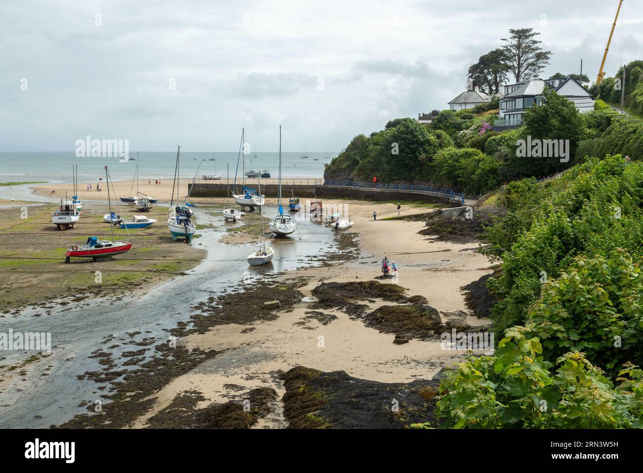 Abersoch beach at low tide with the River Soch flowing out to sea Stock ...