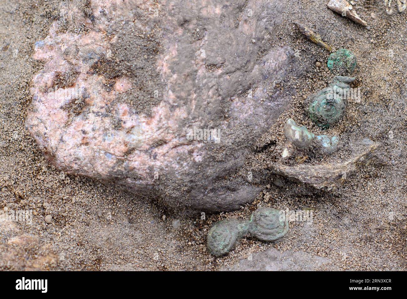Bronze age bones hi-res stock photography and images - Alamy