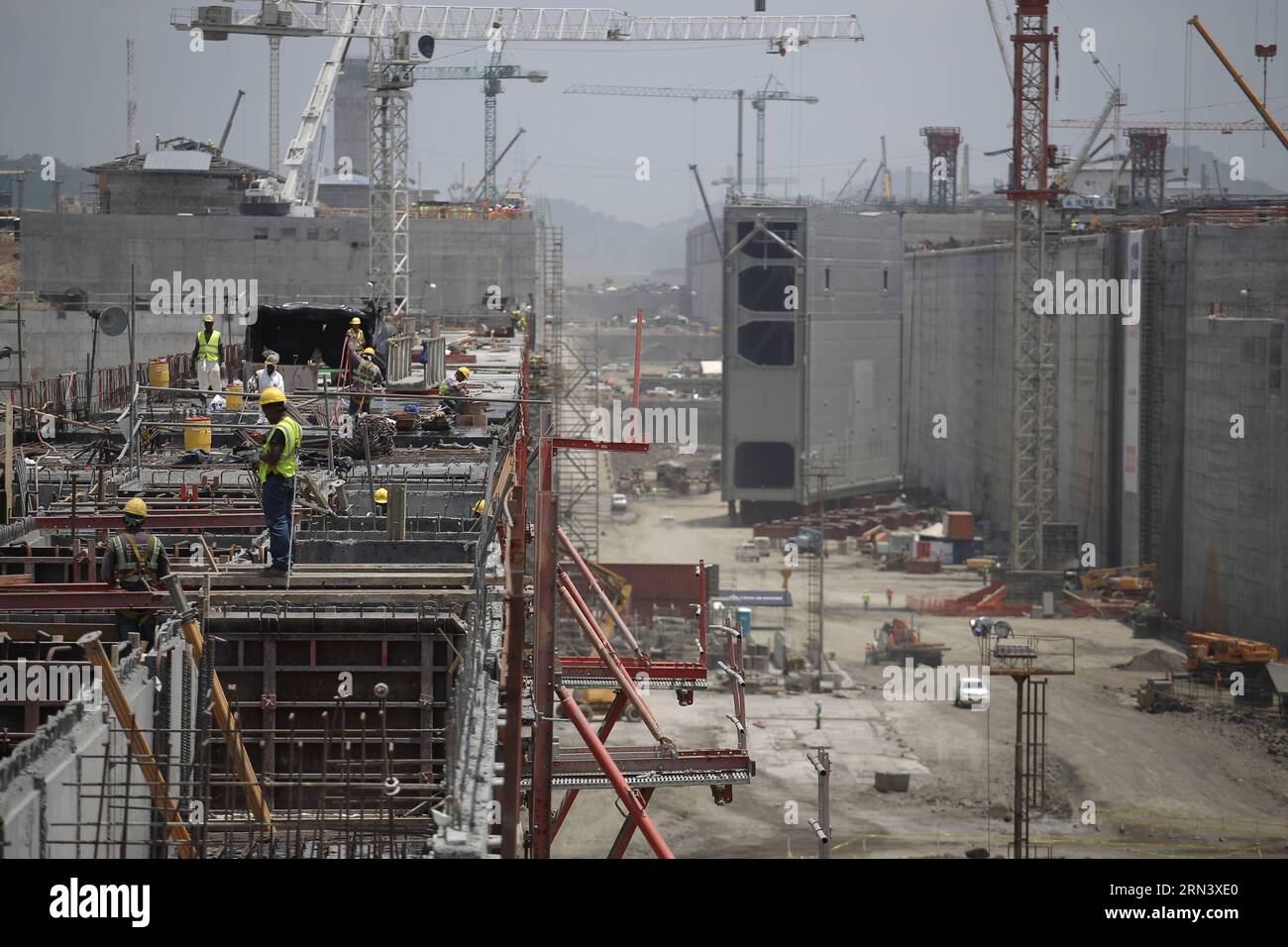 PANAMA CITY, April 28, 2015 -- Construction workers work during the ...