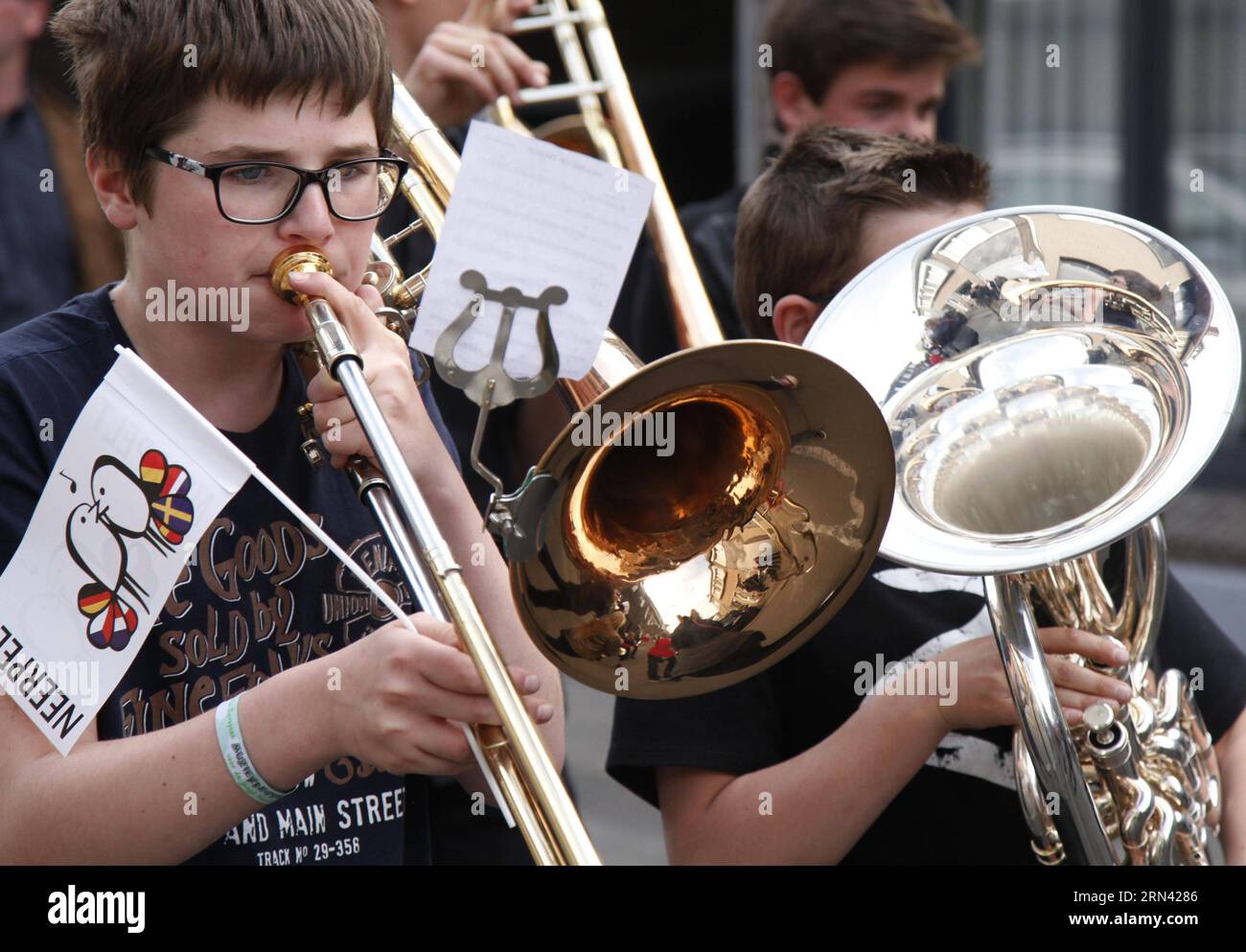 Five youngs hi-res stock photography and images - Alamy