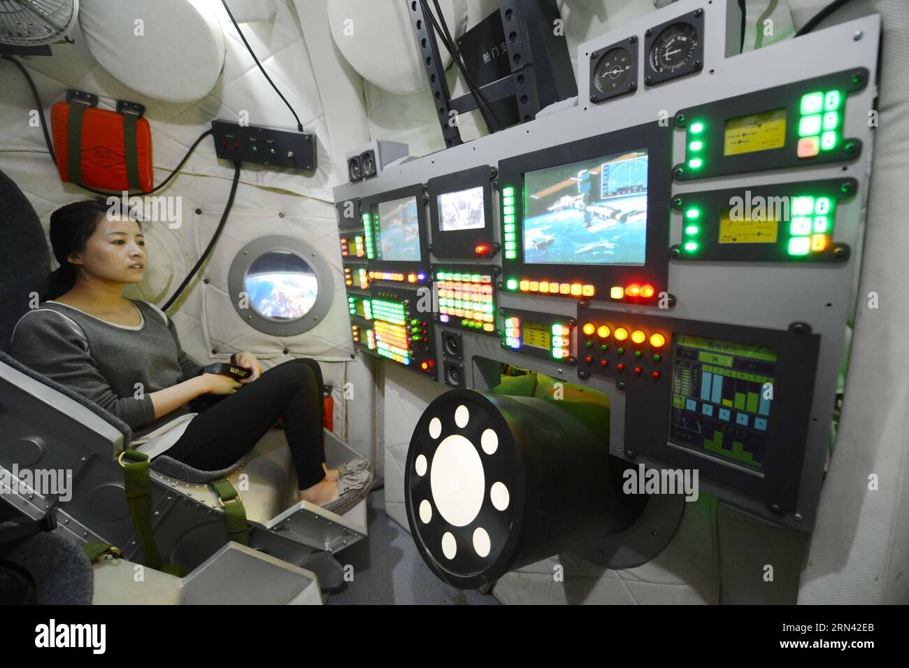 Space re entry aircraft hi-res stock photography and images - Alamy