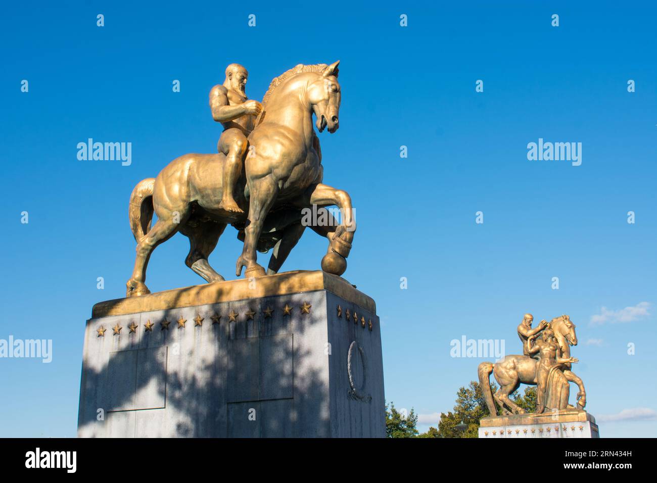 Arts Of War Valor Statue Washington DC // WASHINGTON DC — The statue ...