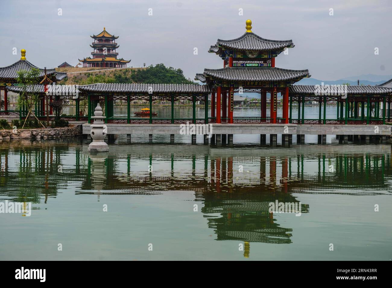 Three yuan palace hi-res stock photography and images - Alamy