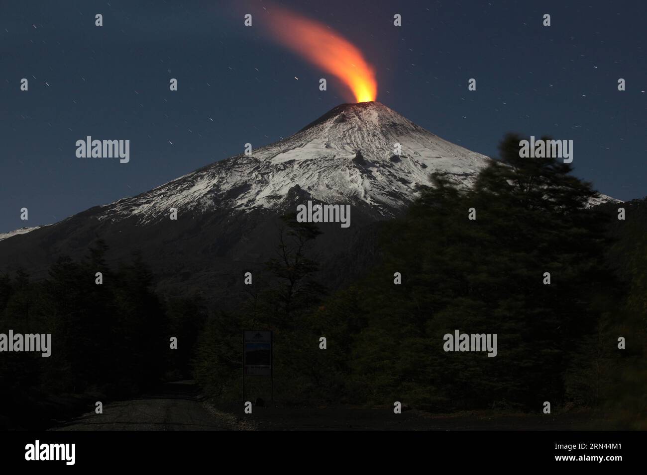 Chilepuconenvironmetvolcano hi-res stock photography and images - Alamy
