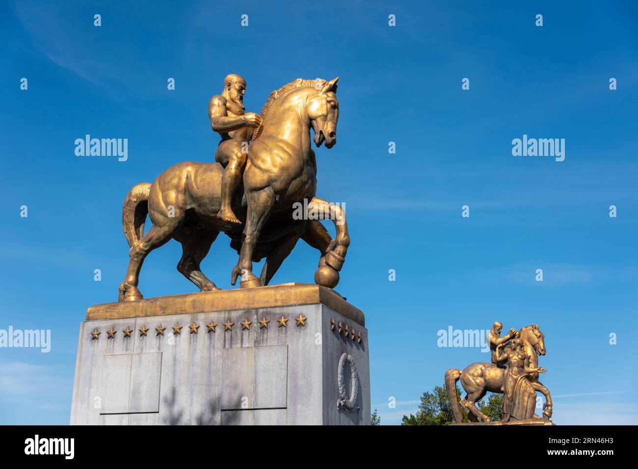 Arts Of War Valor Statue Washington DC // WASHINGTON DC — The statue ...