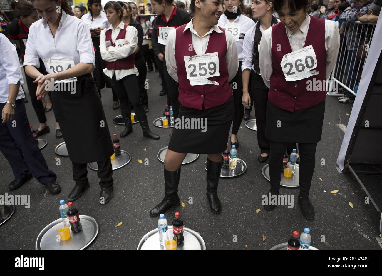 Waitreses hi-res stock photography and images - Alamy