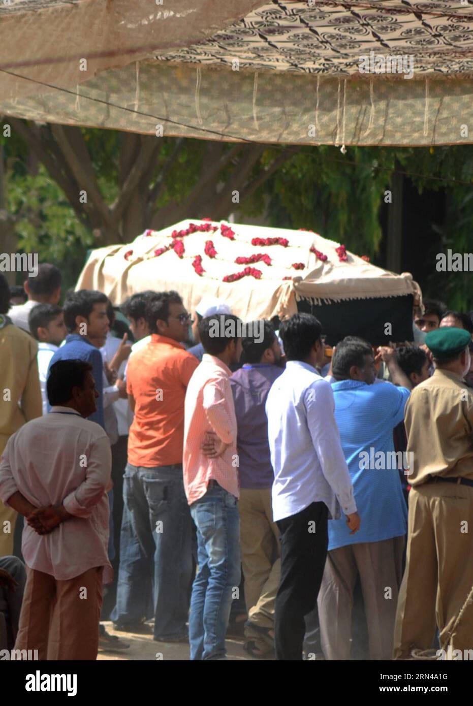 Pakistankarachifuneral hi-res stock photography and images - Alamy