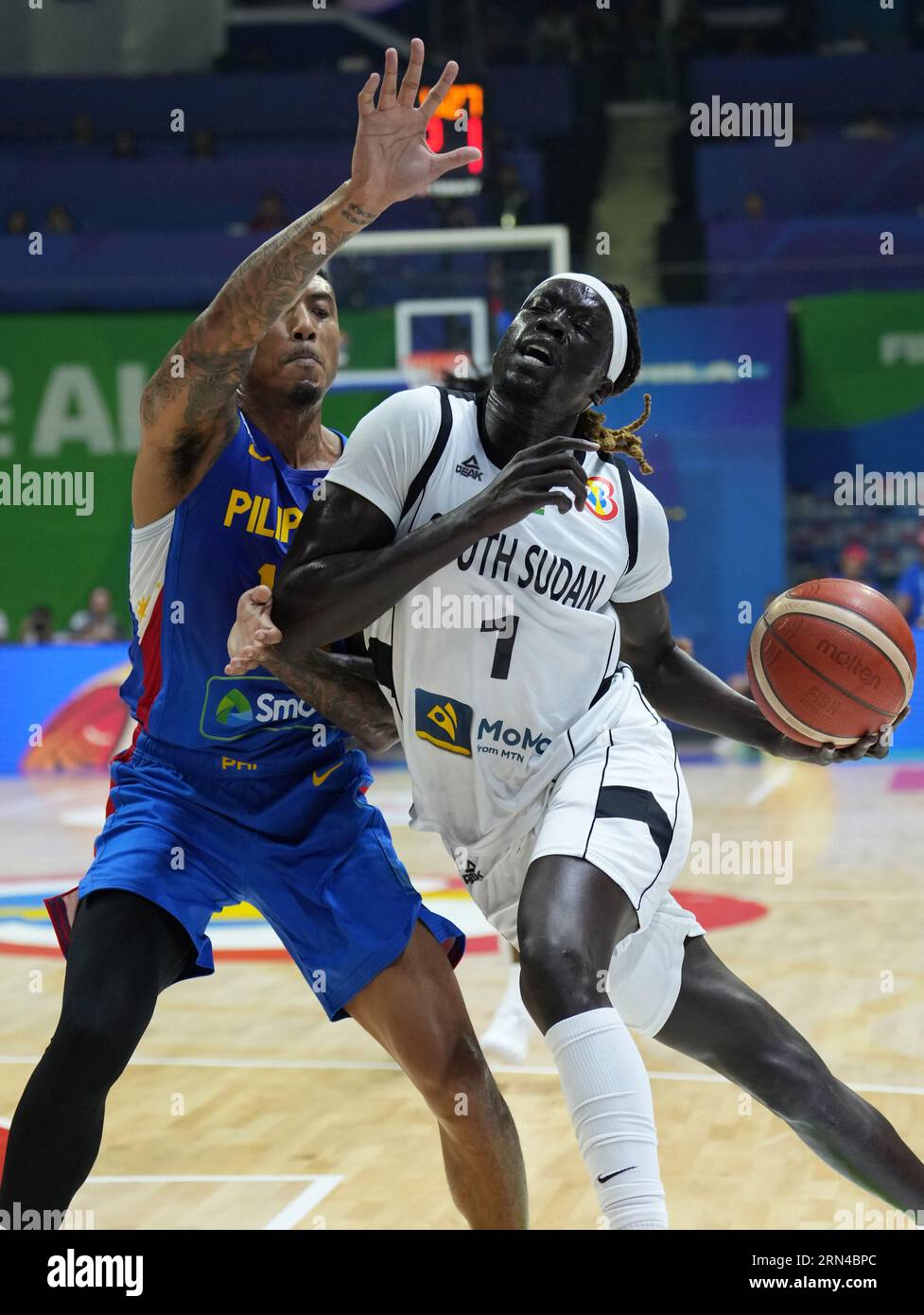 Manila, Philippines. 31st Aug, 2023. Nuni Omot (R) of South Sudan ...