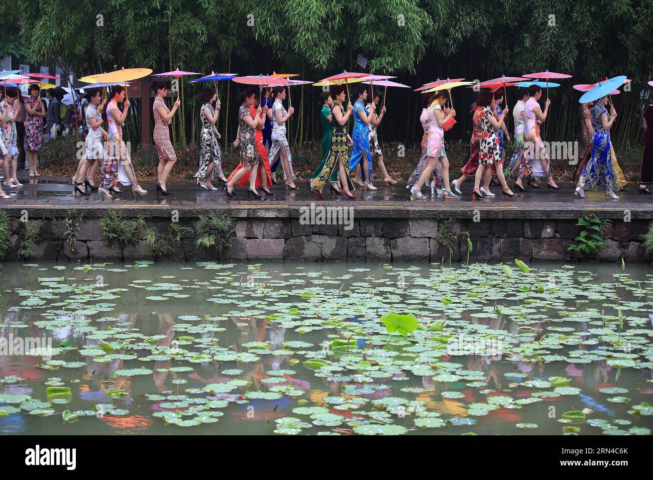 Chinese cheongsams hi-res stock photography and images - Alamy