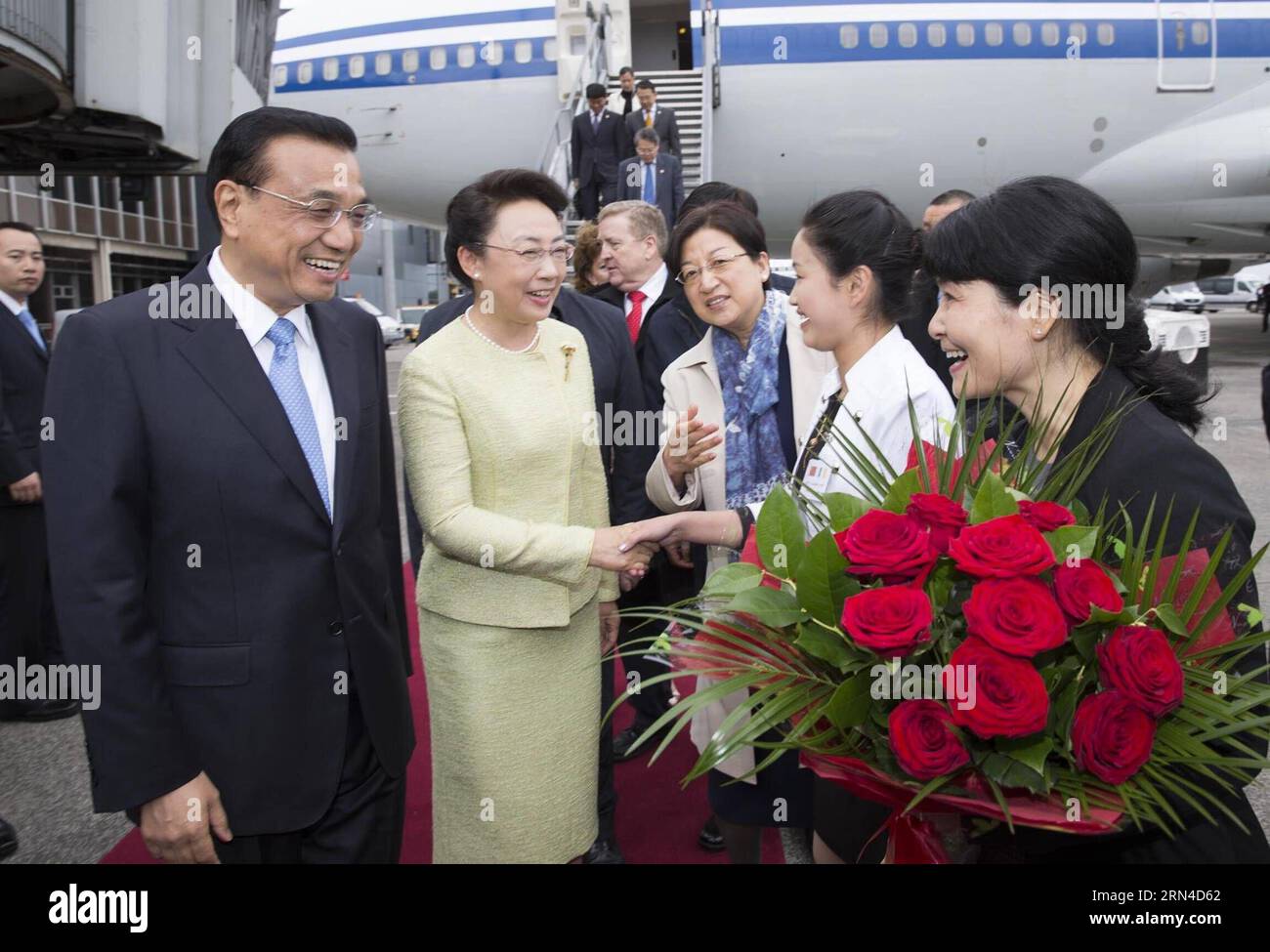 Chinese Premier Li Keqiang (1st L) and his wife, Prof. Cheng Hong (2nd ...