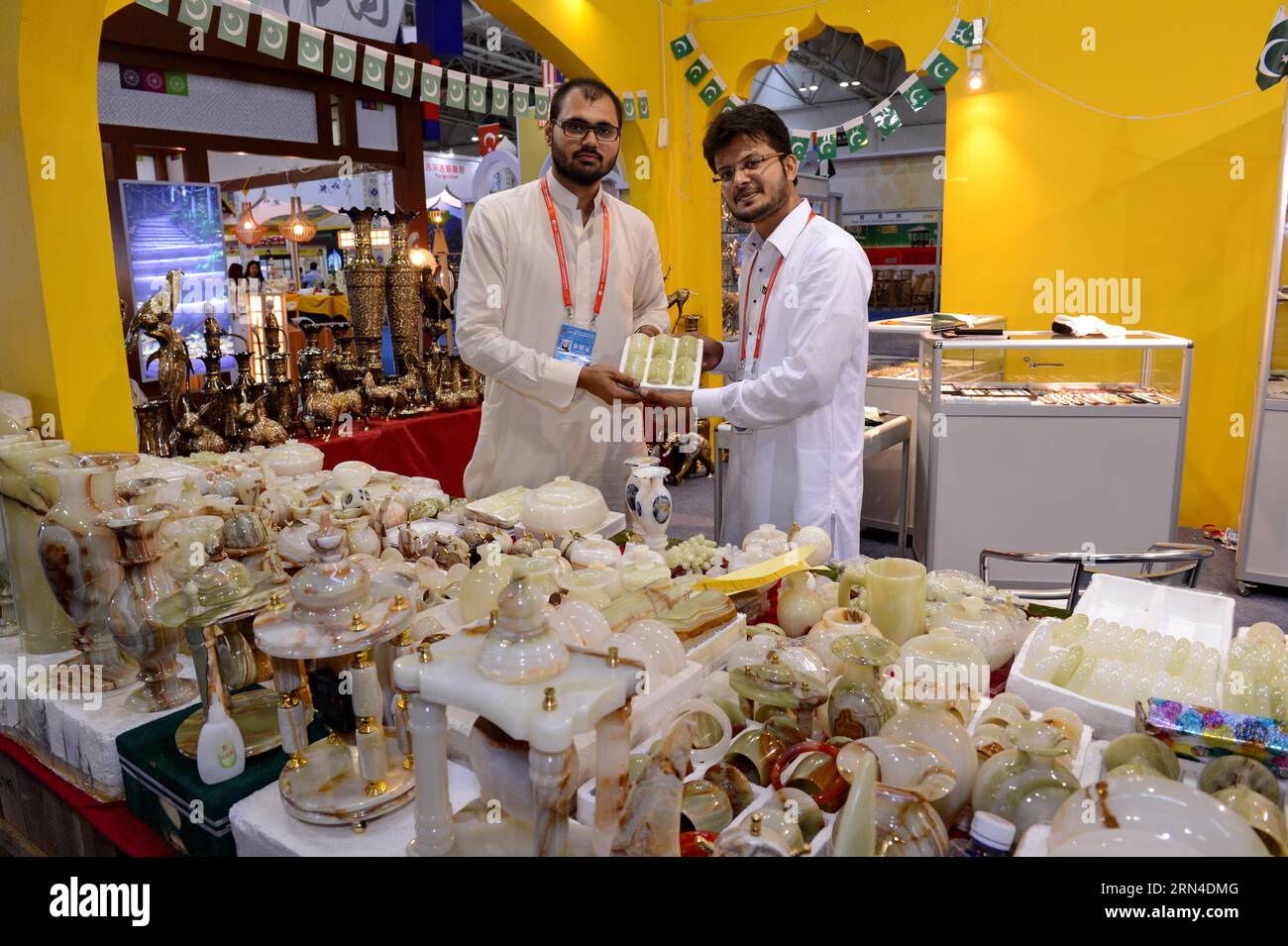 Pakistani traders hi-res stock photography and images - Alamy