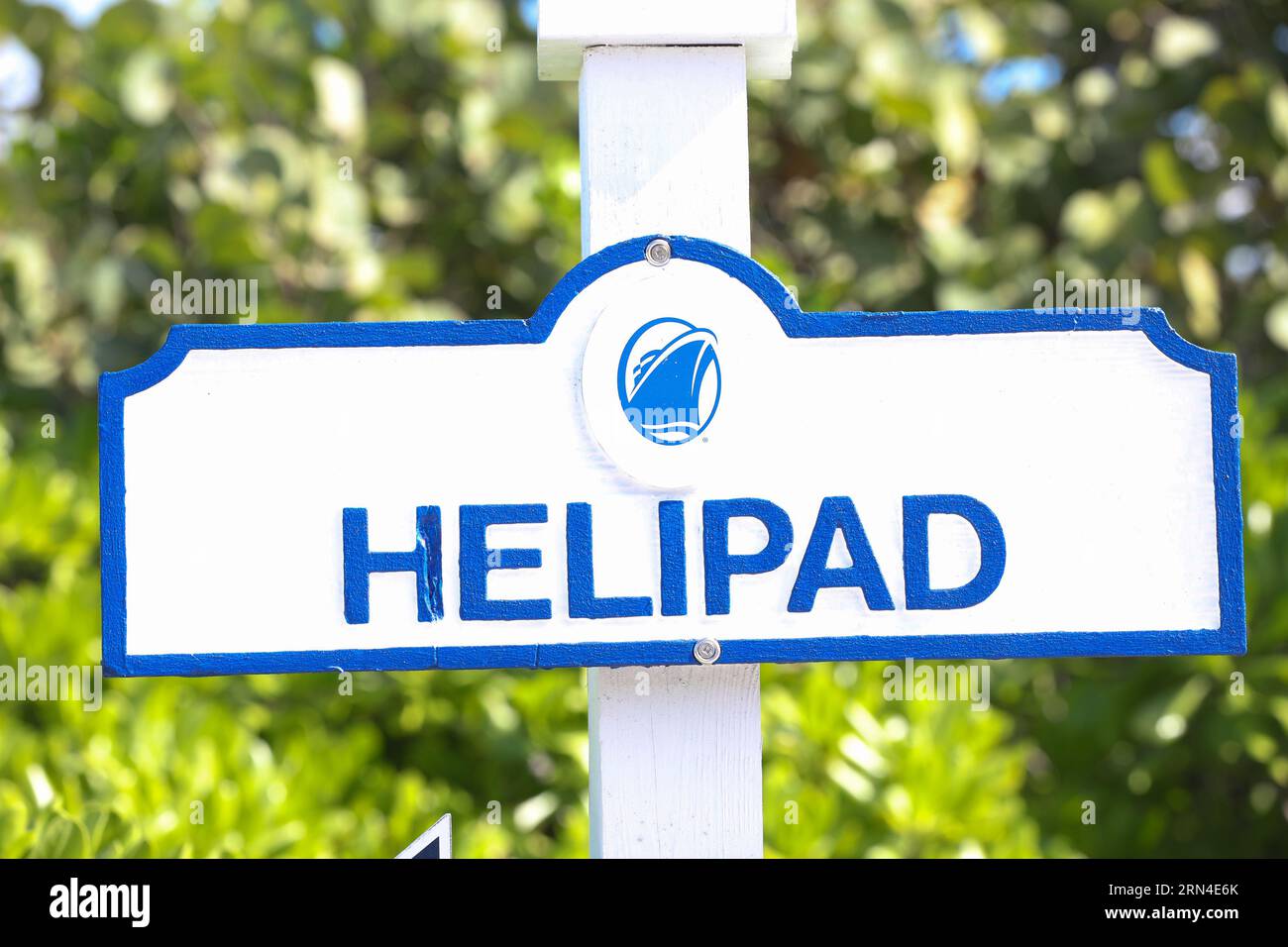 Rooftop helicopter landing pad helipad hi-res stock photography and ...