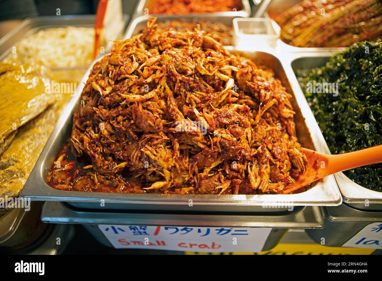 Kimchi crabs, Gwangjang market, traditional street market in Jongno-gu ...