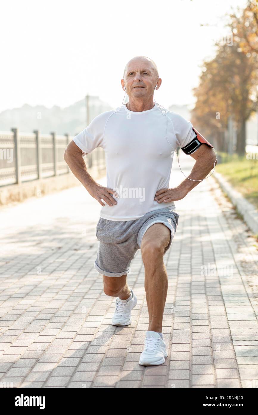 Elder 50s hi-res stock photography and images - Alamy