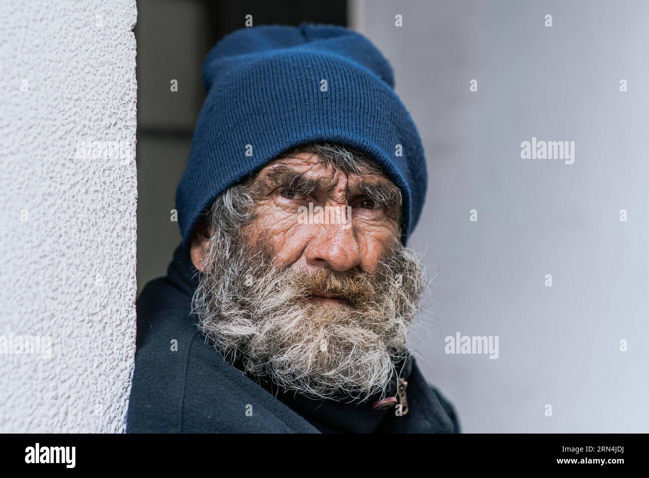 Bearded homeless man hi-res stock photography and images - Alamy