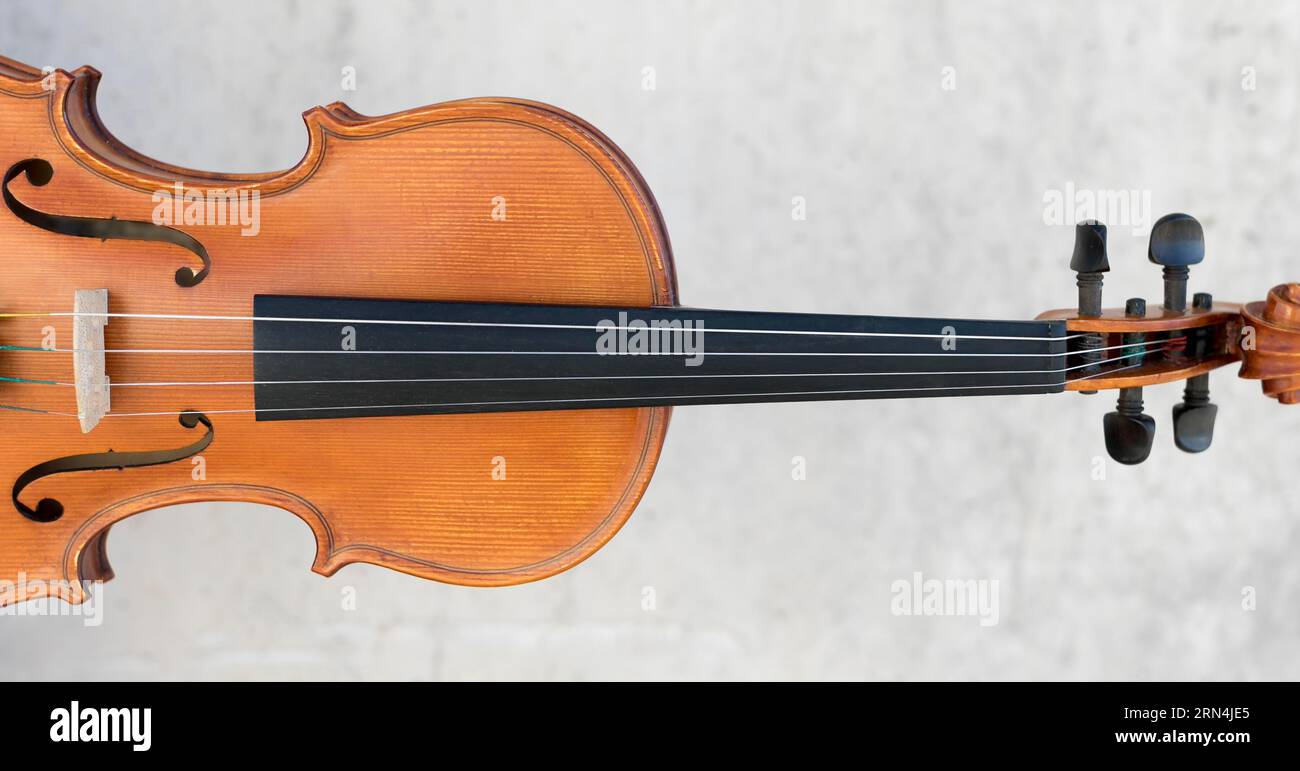 Viola page hi-res stock photography and images - Alamy