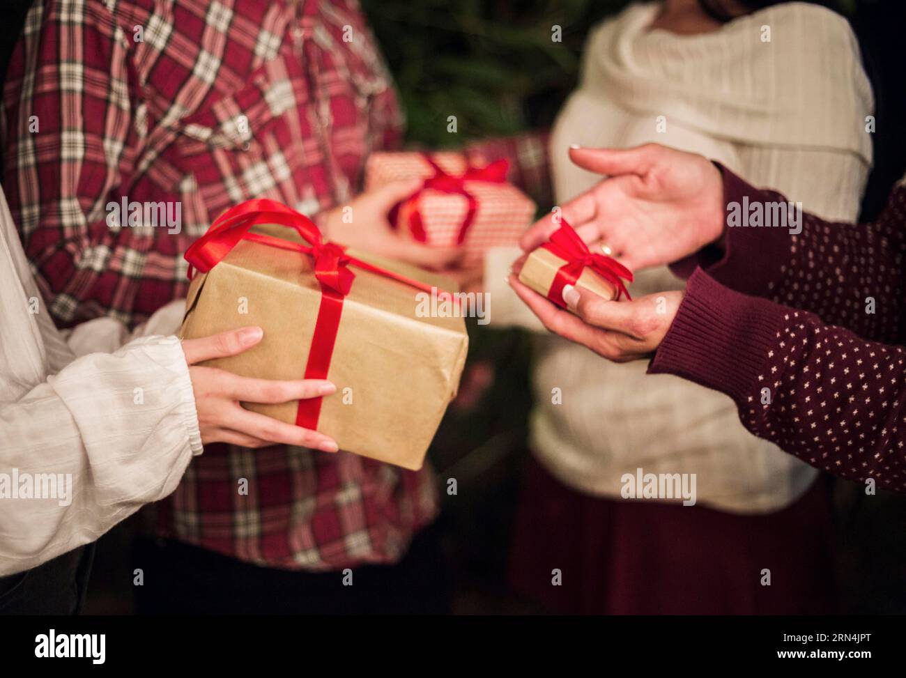 Gift exchanging hands hi-res stock photography and images - Alamy