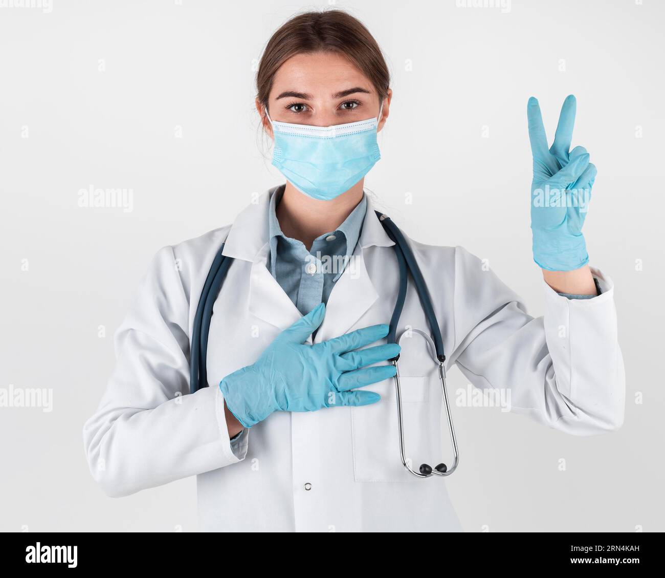 Portrait doctor wearing face mask Stock Photo - Alamy