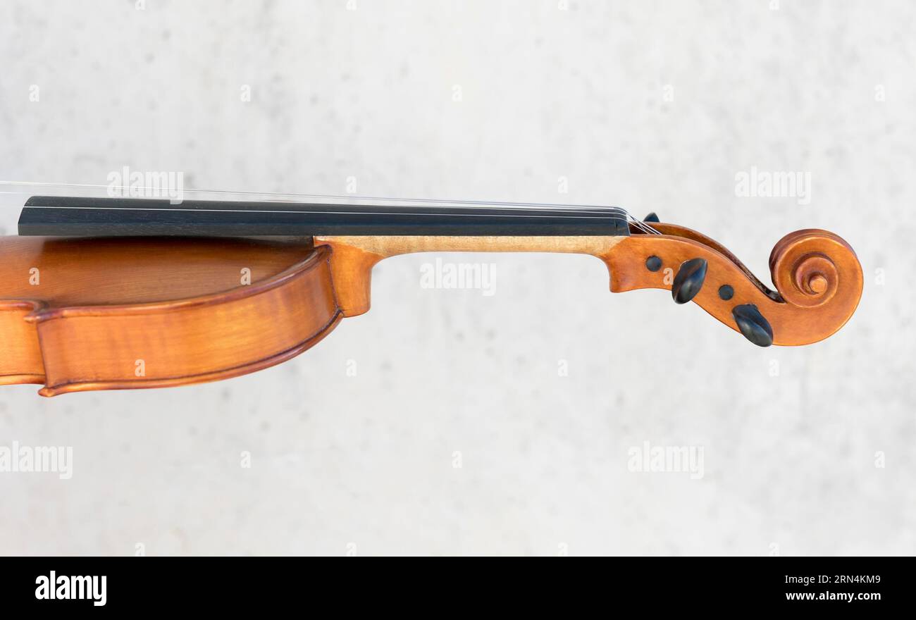 Side view violin Stock Photo - Alamy