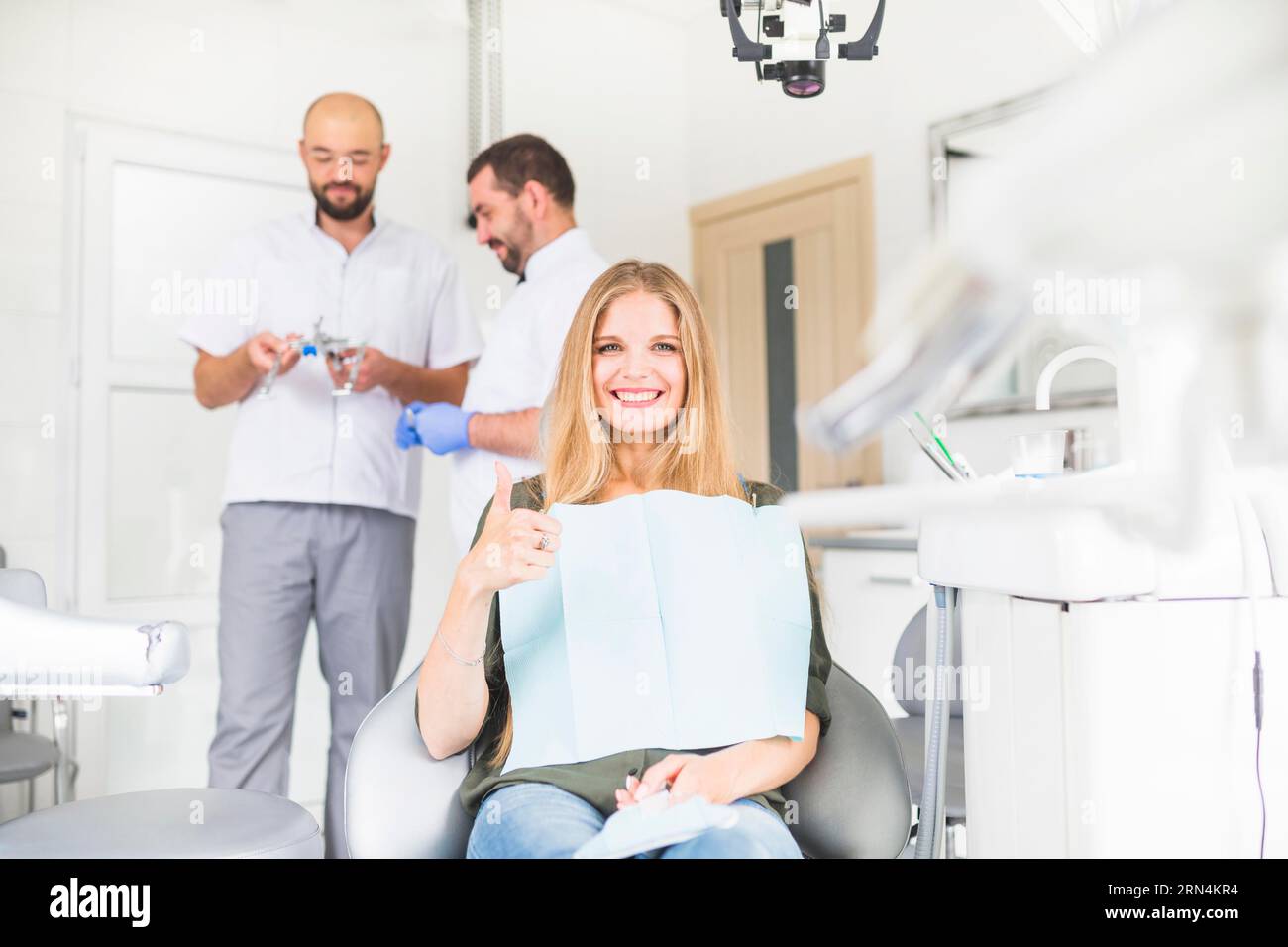 Positive female body language hi-res stock photography and images - Alamy