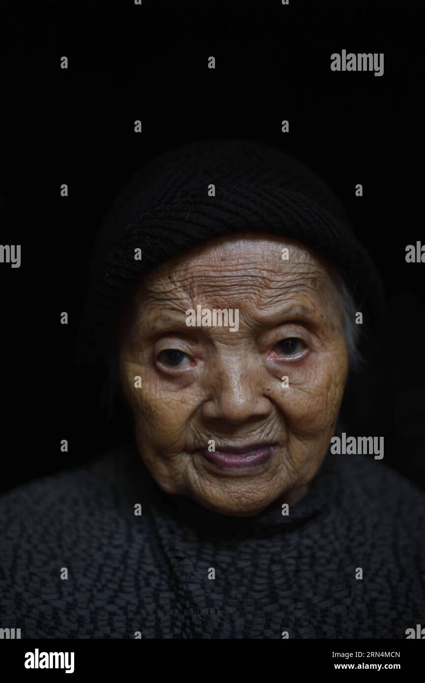 Children in nature years ago hi-res stock photography and images - Alamy