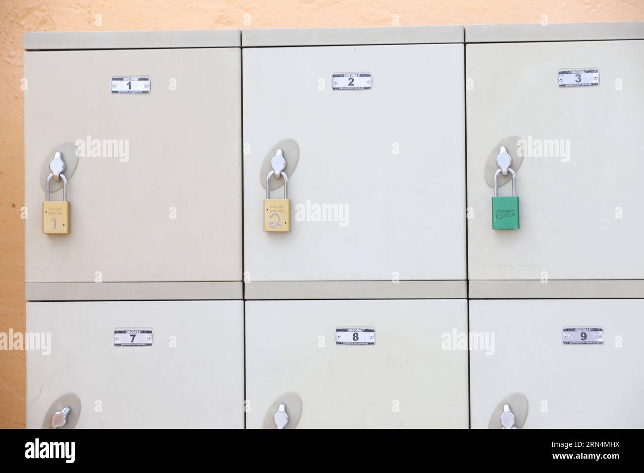 Pickup drop off locker hi-res stock photography and images - Alamy