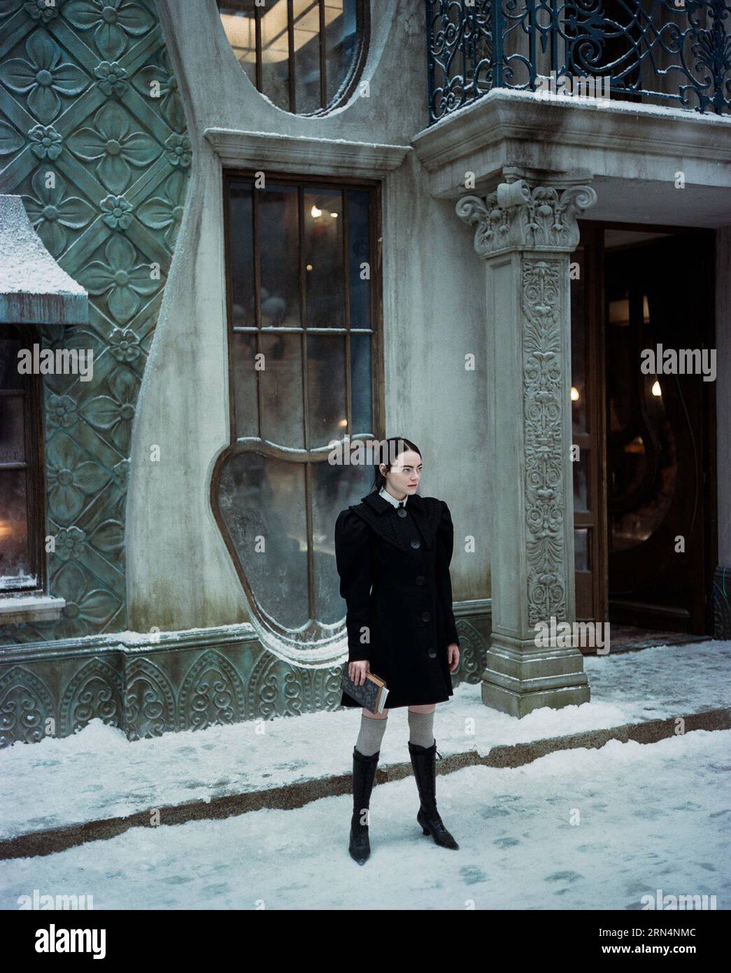 POOR THINGS (2023) EMMA STONE YORGOS LANTHIMOS (DIR) SEARCHLIGHT ...