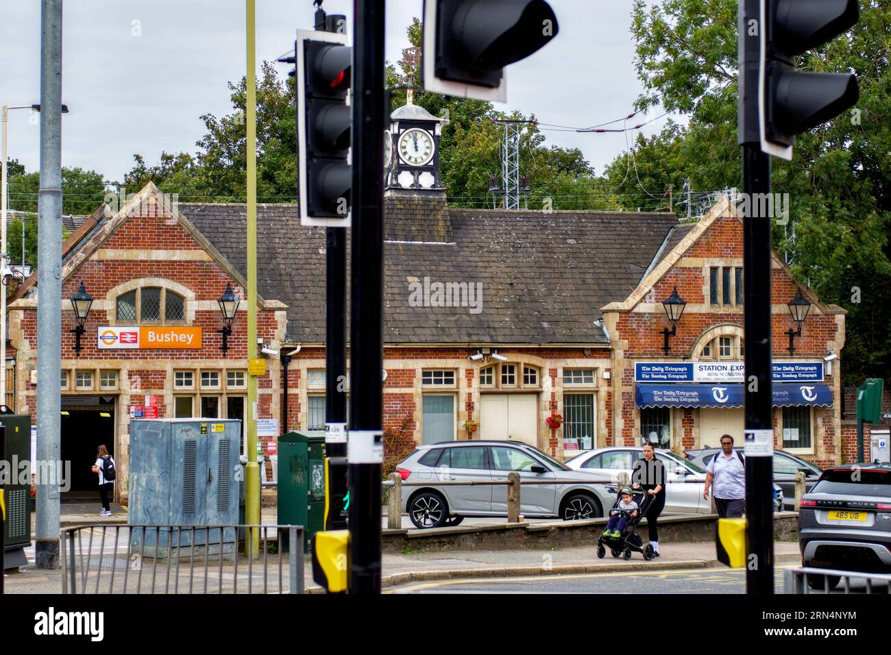 Commuter station hi-res stock photography and images - Alamy