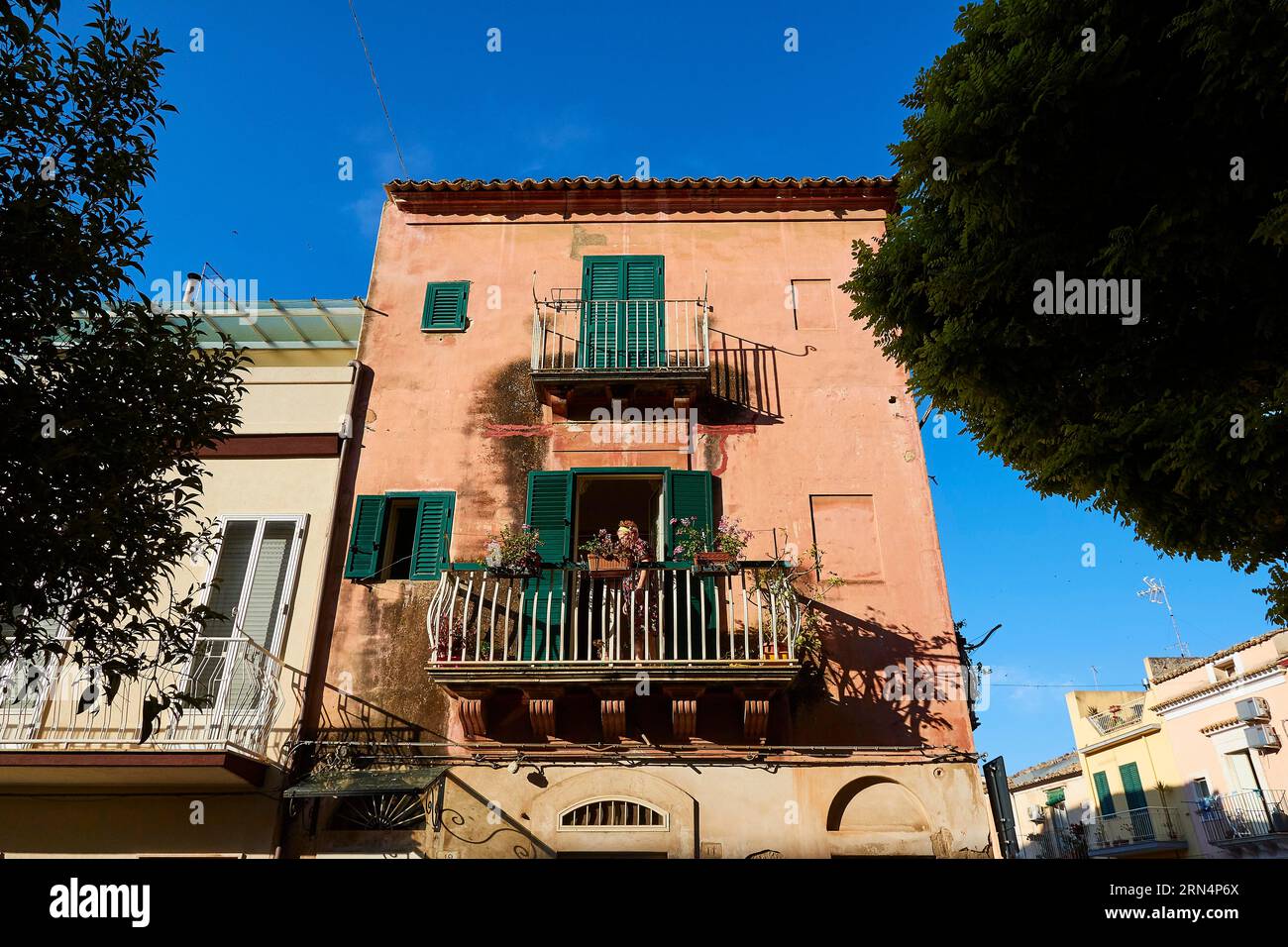 Old pink house, Green windows and doors, Ragusa Ibla, Baroque town ...