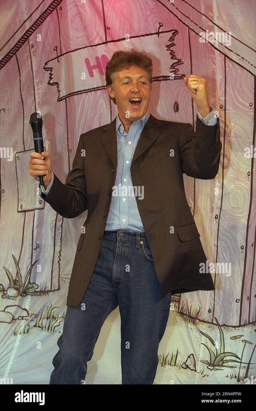 Paul McCartney, at his record signing of Flaming Pie, HMV Oxford Street ...