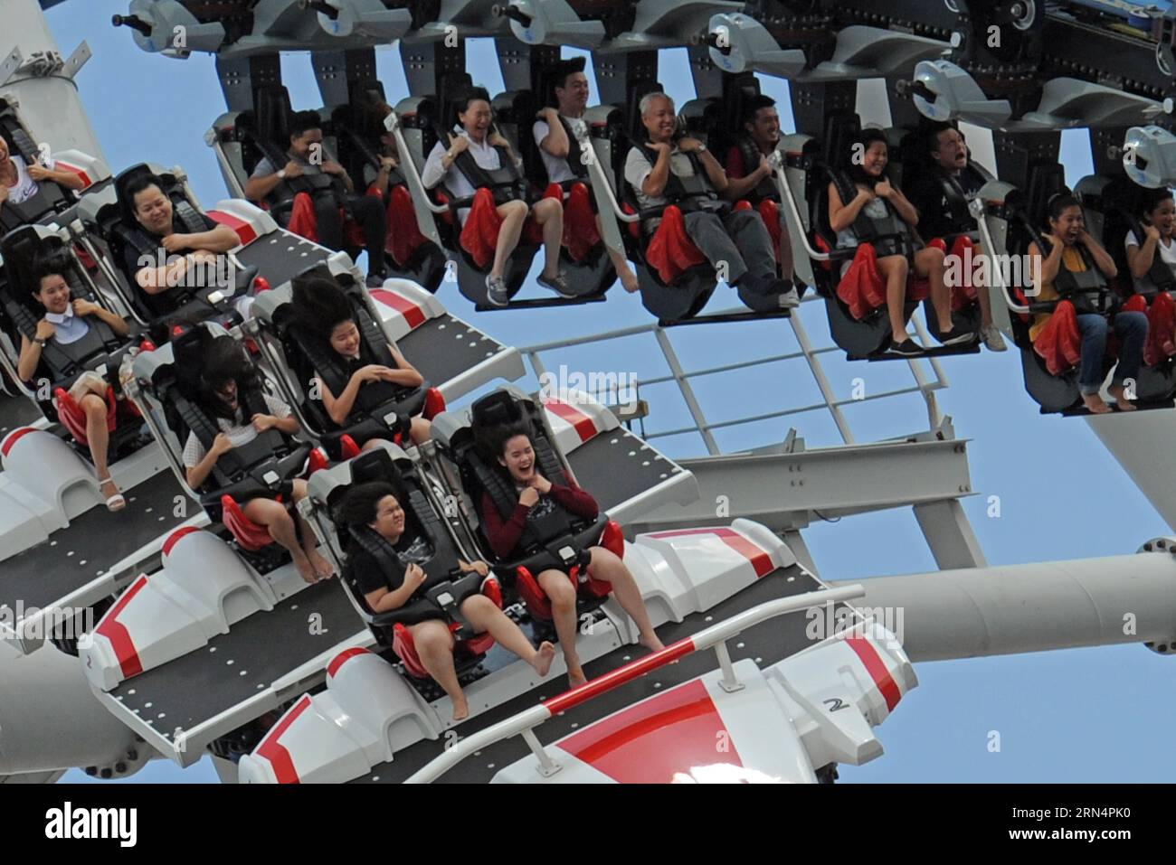 (150527) -- SINGAPORE, May 27, 2015 -- Visitors ride on the duelling ...