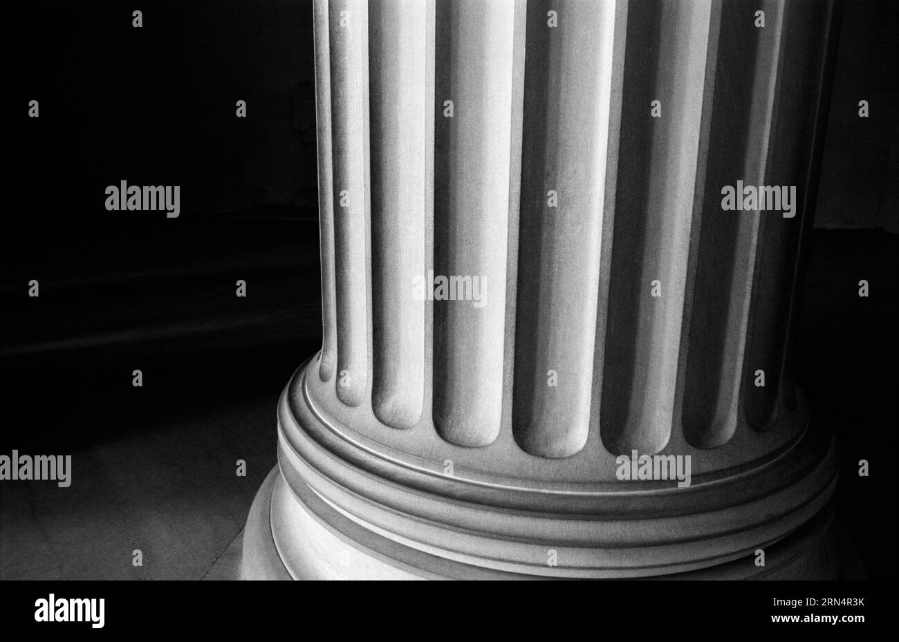 Fluted capital Black and White Stock Photos & Images - Alamy