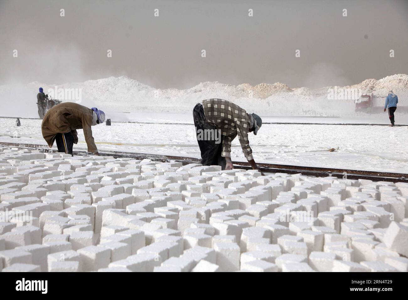 (150530) -- MINYA, - Egyptian quarry workers are seen working beside ...