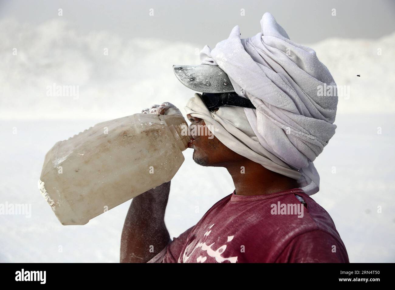 (150530) -- MINYA, - An Egyptian quarry worker drinks water for a rest ...