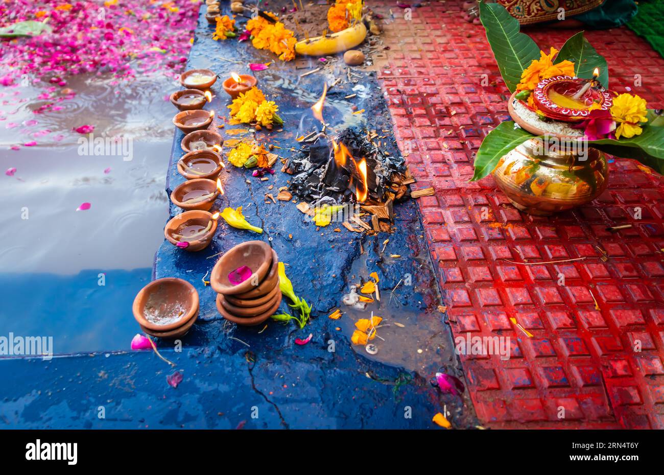 Rituals of chhath hi-res stock photography and images - Alamy
