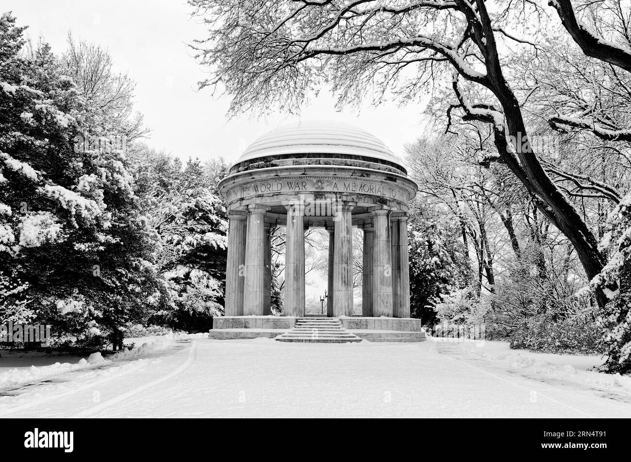 National war monument in Black and White Stock Photos & Images - Alamy