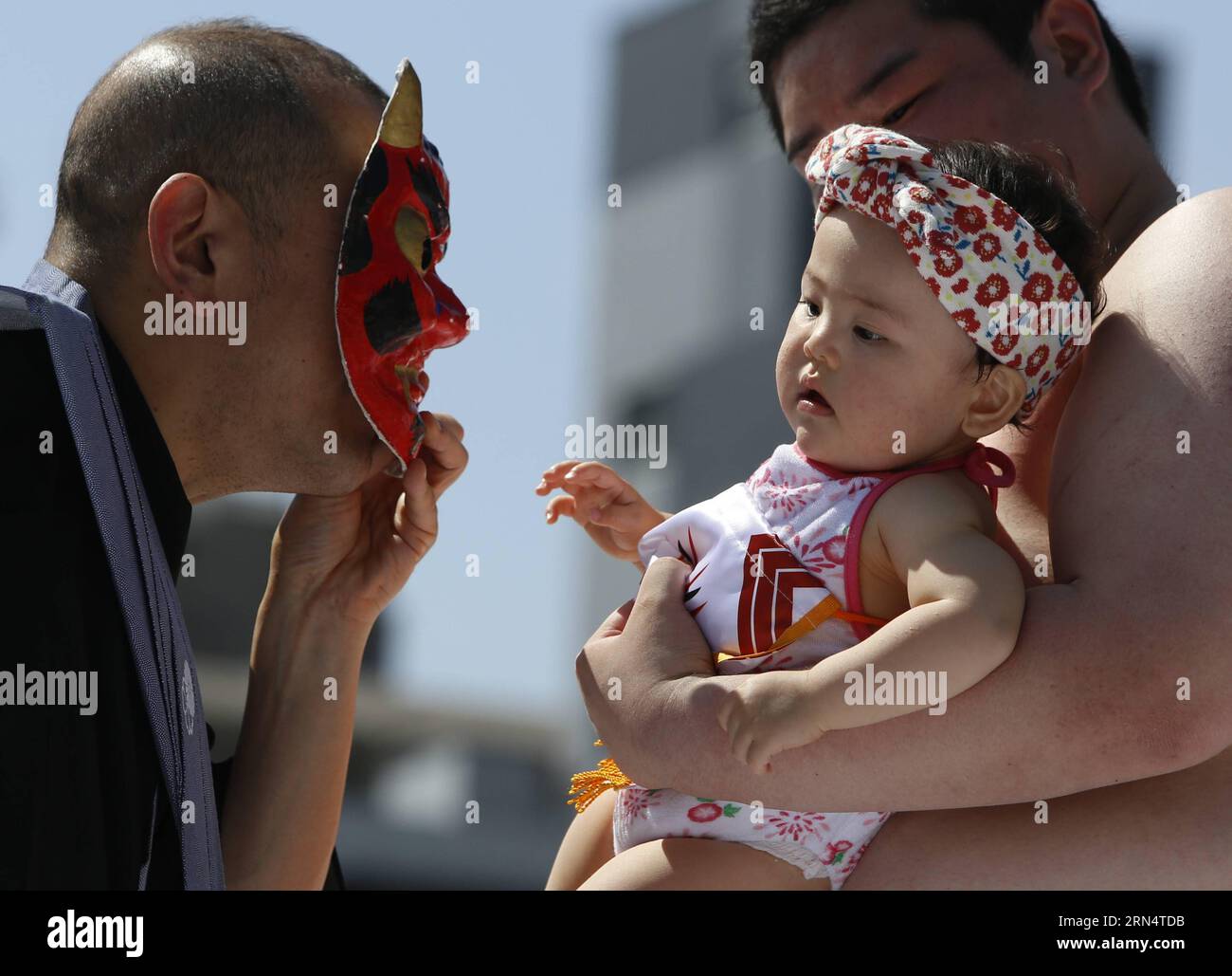 (150530) -- TOKYO, May 30, 2015 -- A man wears a demon mask to make a ...