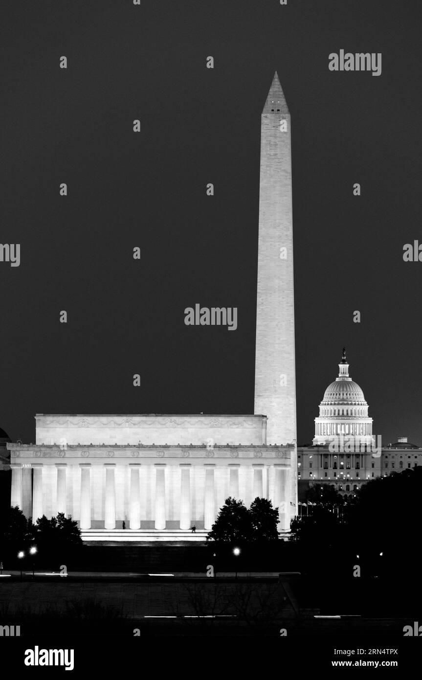 Lincoln Memorial, Washington Monument, and US Capitol Building at night ...