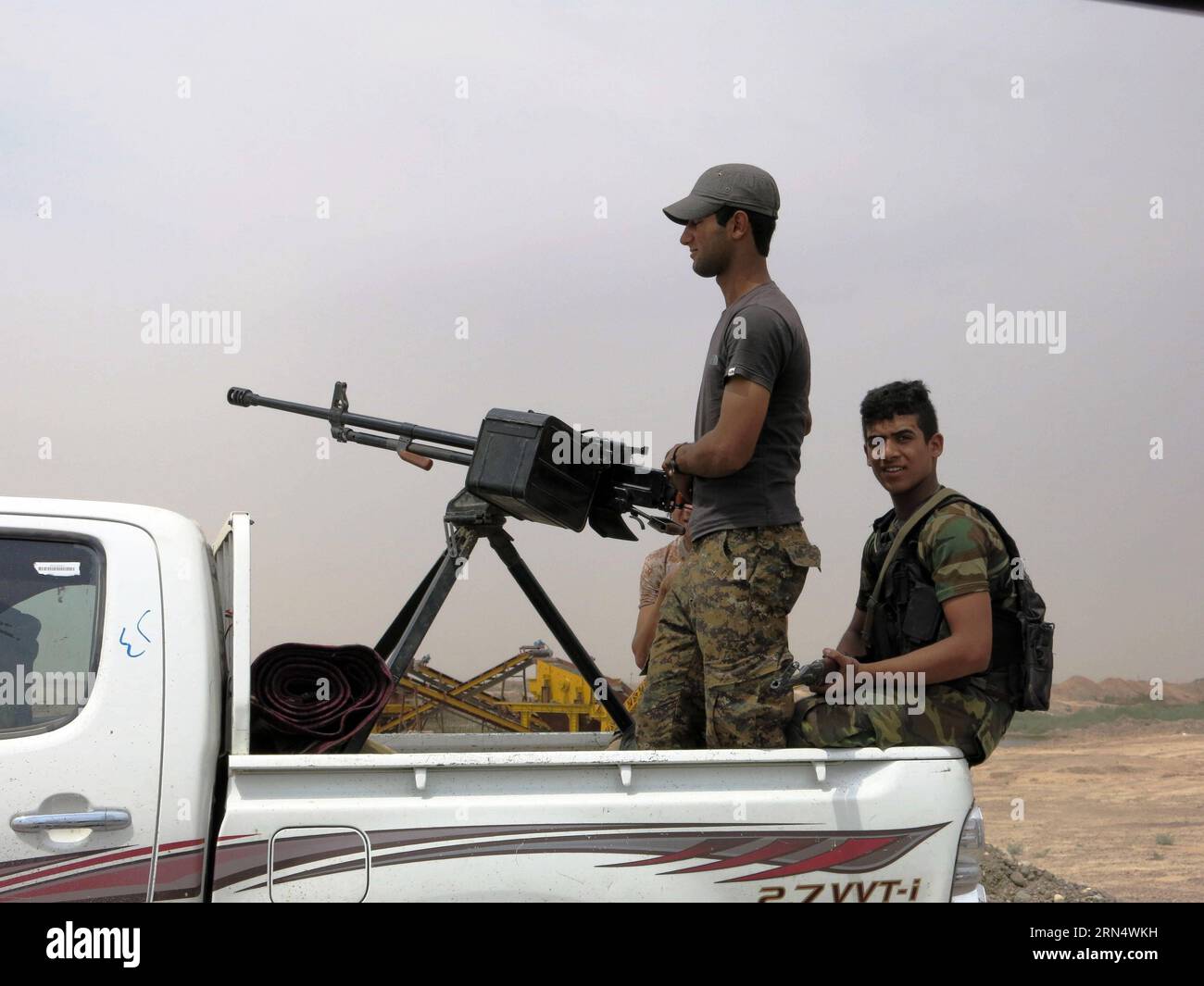 Islamic state fighters gun hi-res stock photography and images - Alamy