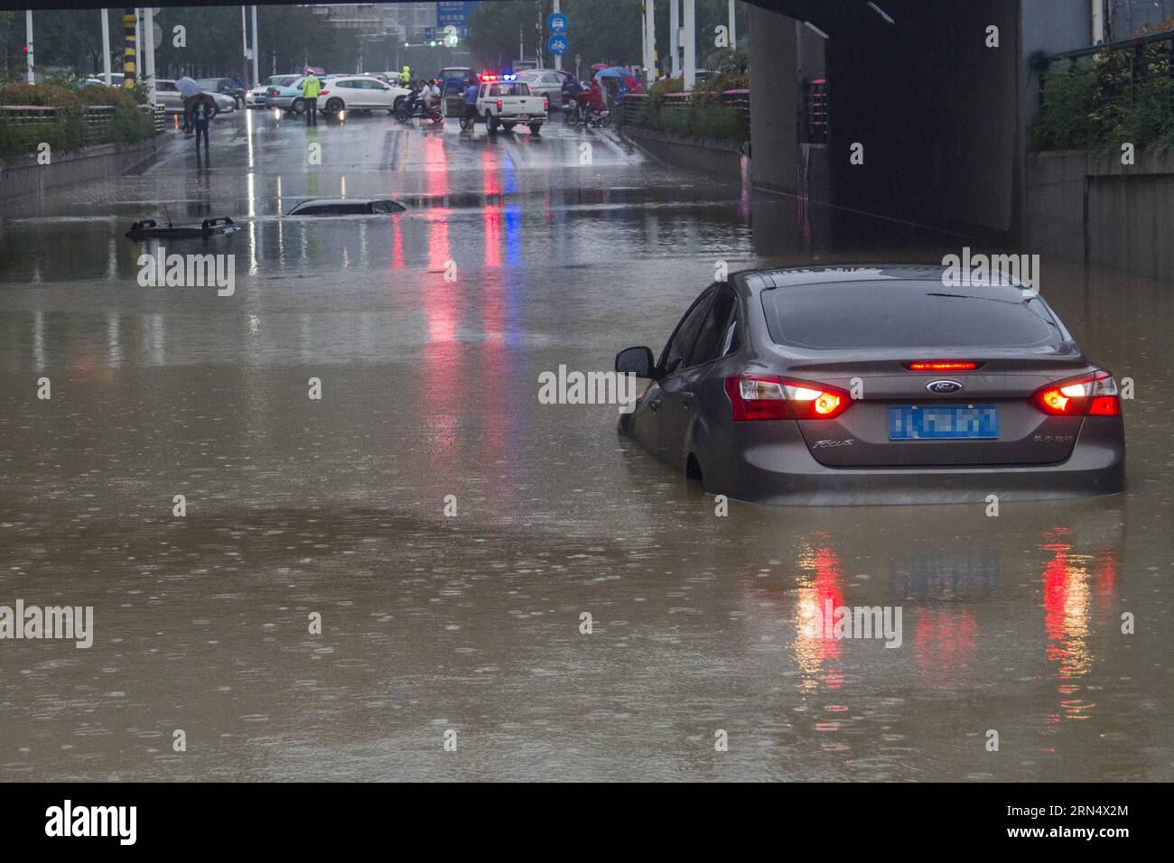 Car stranded in floods hi-res stock photography and images - Alamy