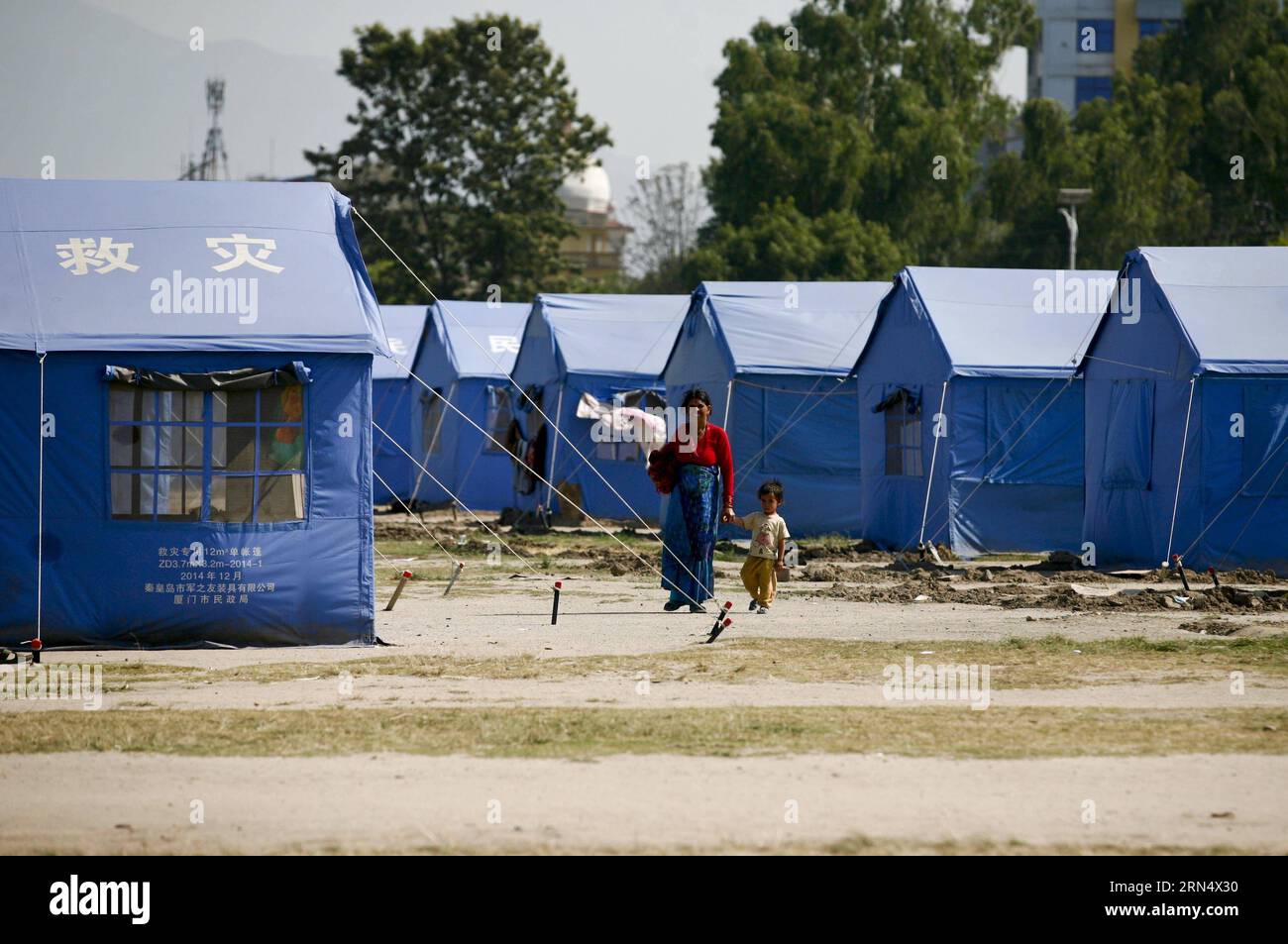 Nepal earthquake temporary shelter hi-res stock photography and images ...