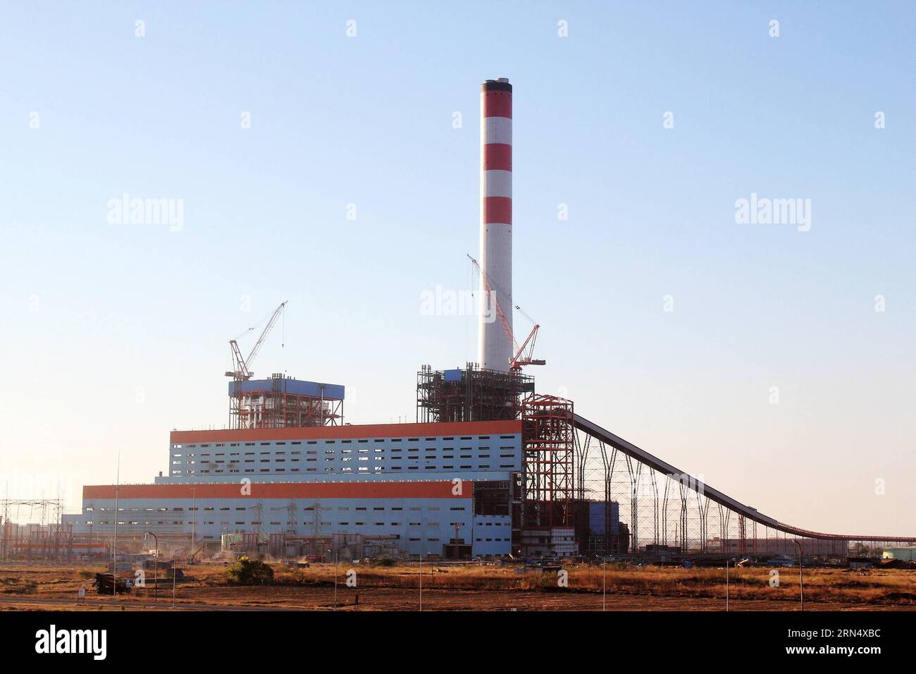 Large scale power plant hi-res stock photography and images - Alamy