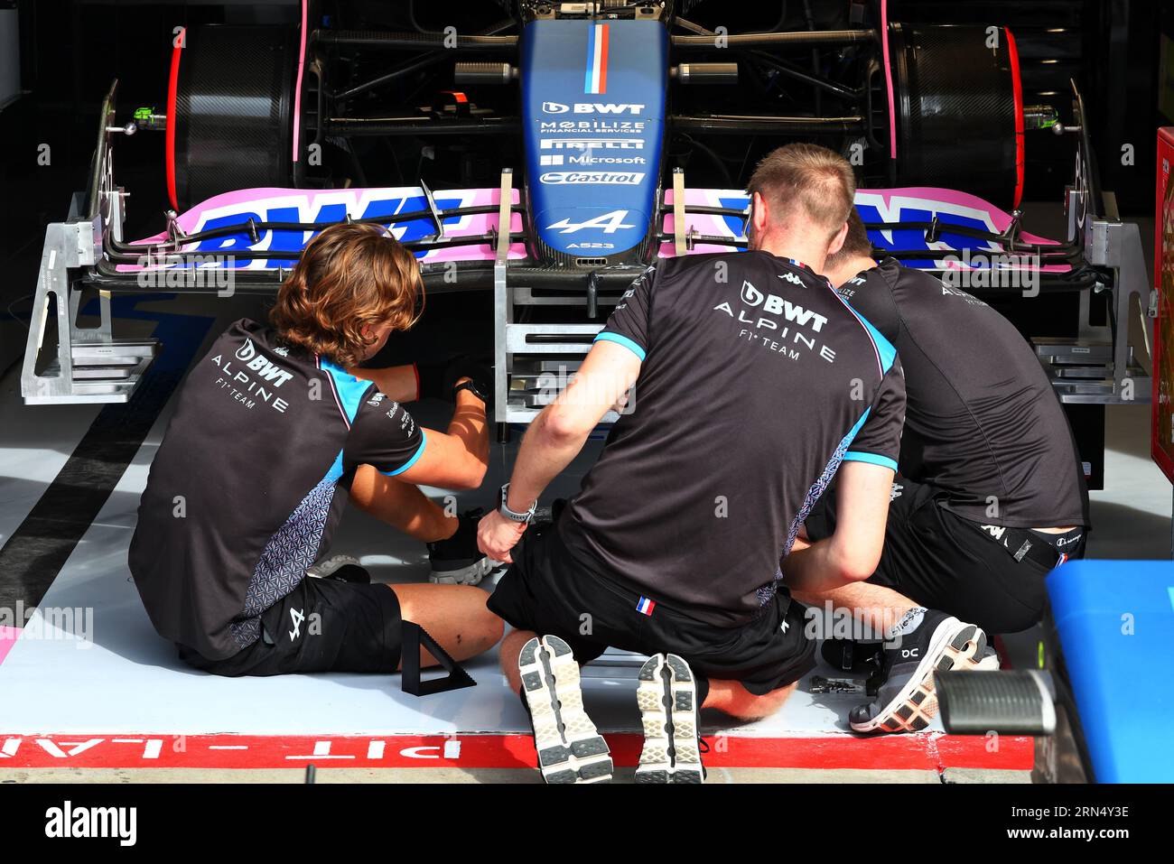 Alpine f1 mechanics hi-res stock photography and images - Alamy