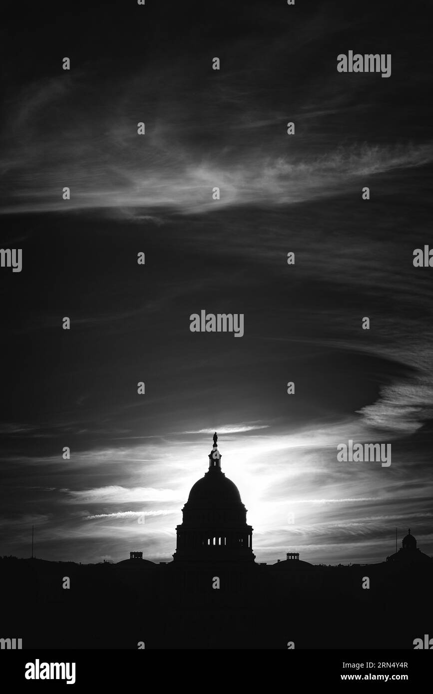 WASHINGTON DC, USA - The rising sun lines up directly behind the dome ...